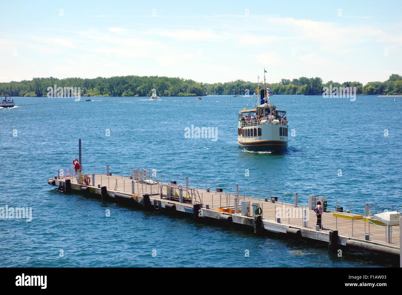 Ferry boat approaching a pier in Toronto, Canada Stock Photo - Alamy