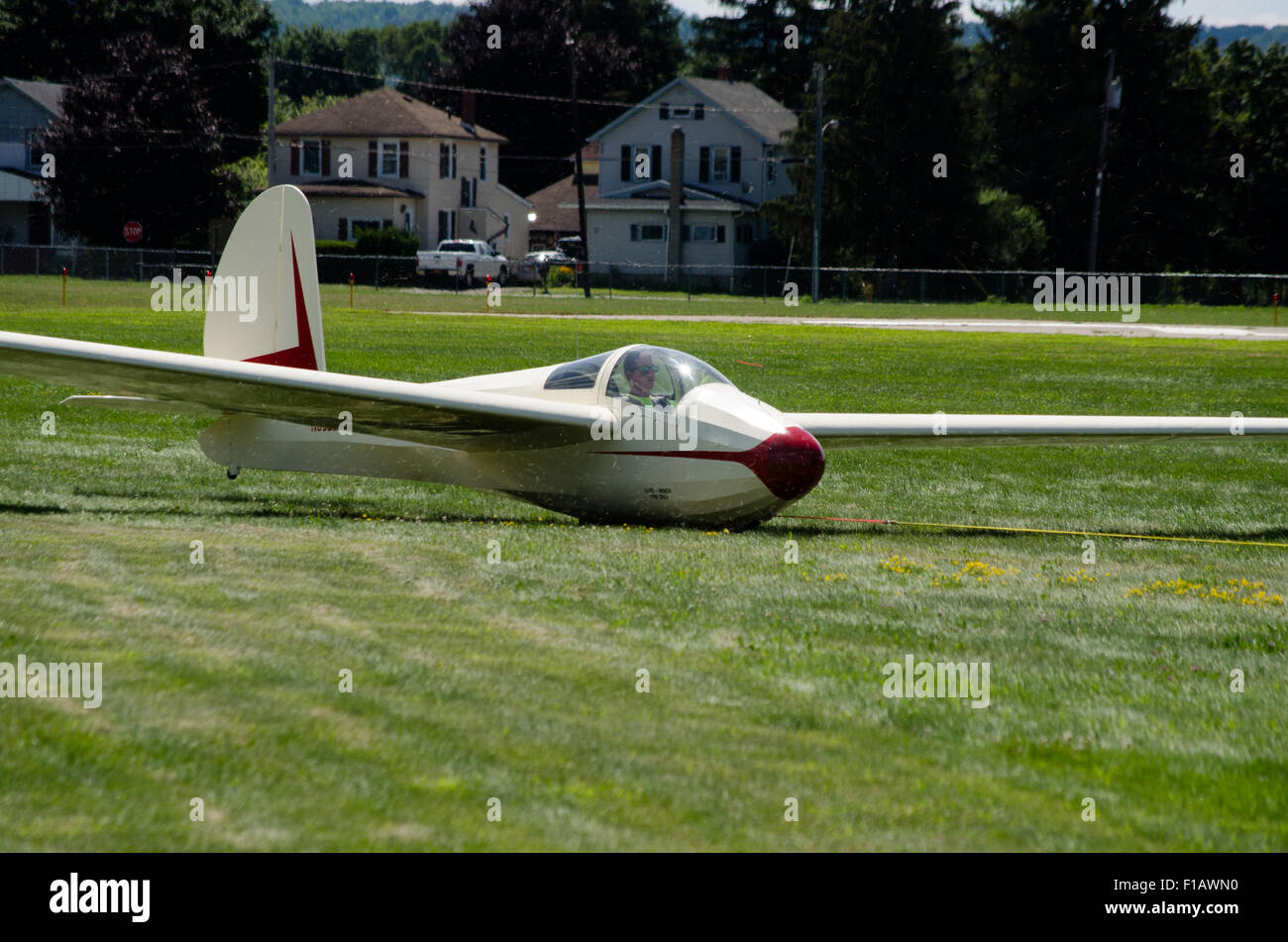 Plane is pulling sailplane for lift off Stock Photo - Alamy