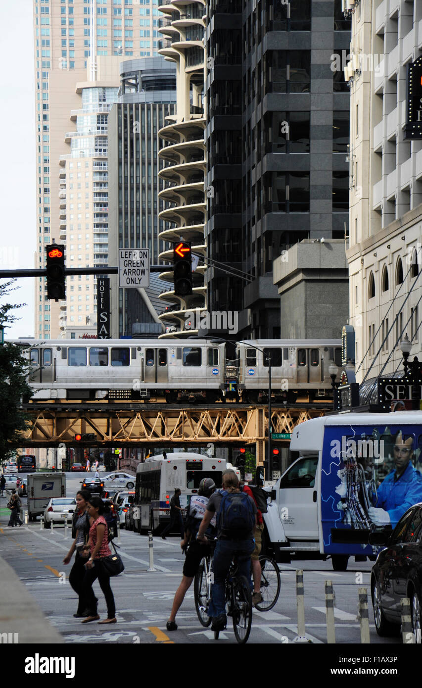 The CTA "El Train" elevated subway train traveling down Wabash Avenue ...