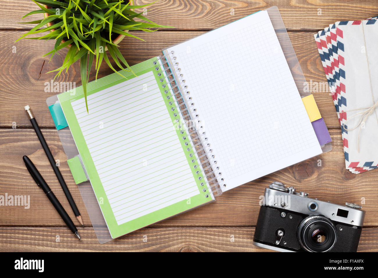 Office desk table with calendar notepad hi-res stock photography and ...