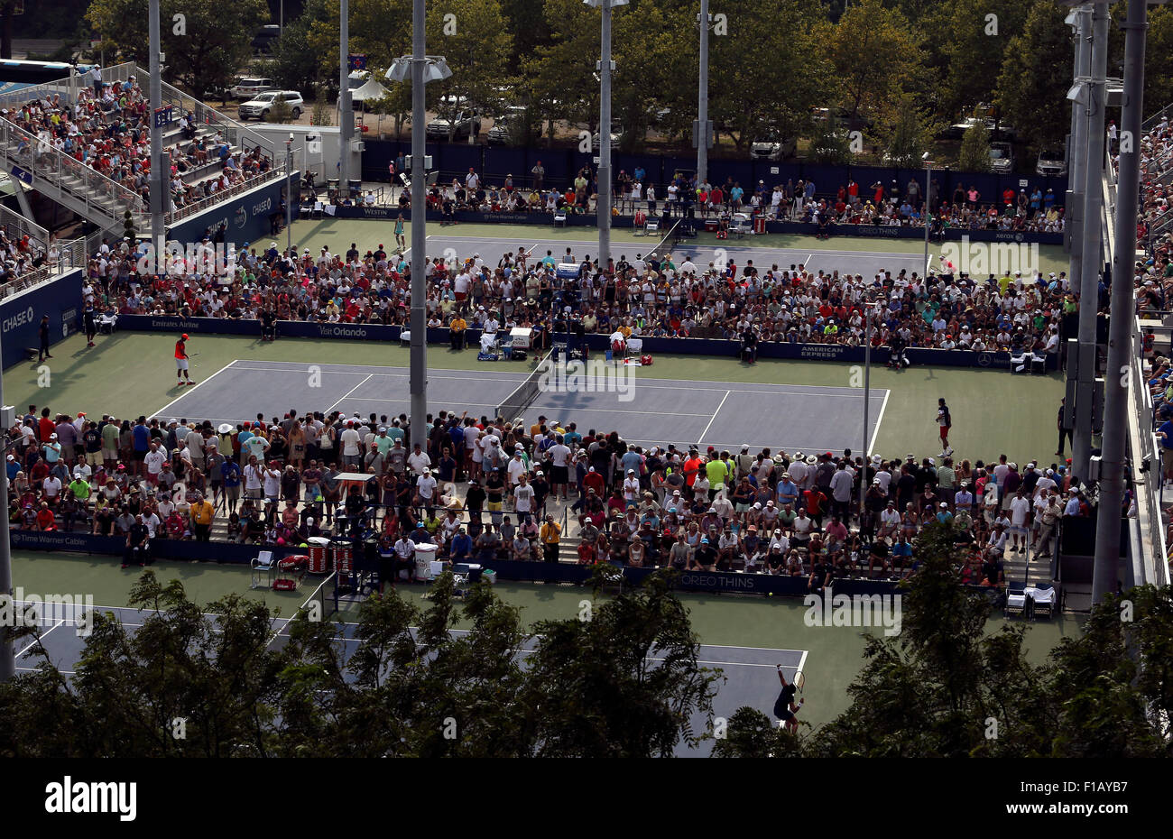 Crowds at tennis hi-res stock photography and images - Alamy