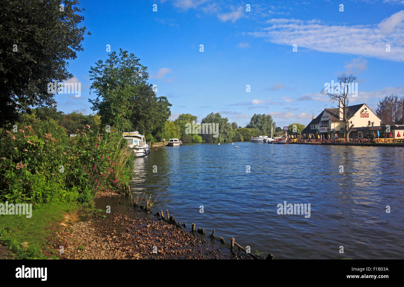 A view of the River Bure on the Norfolk Broads at Horning Ferry ...