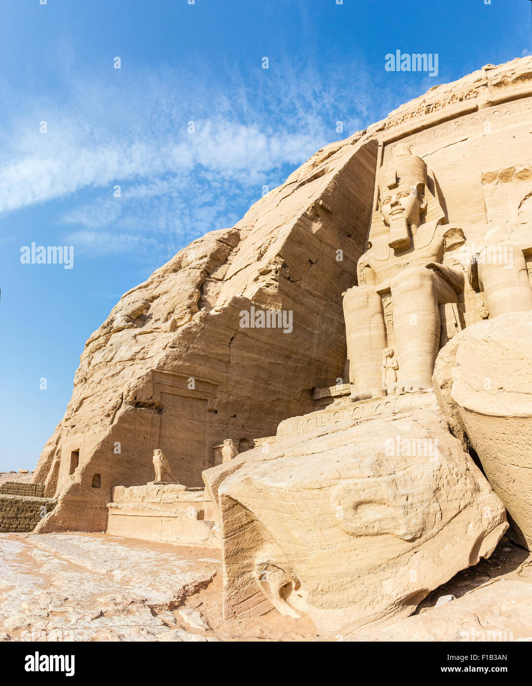 a vertical view of one the Memmon Colossus, Luxor, Egypt Stock Photo ...