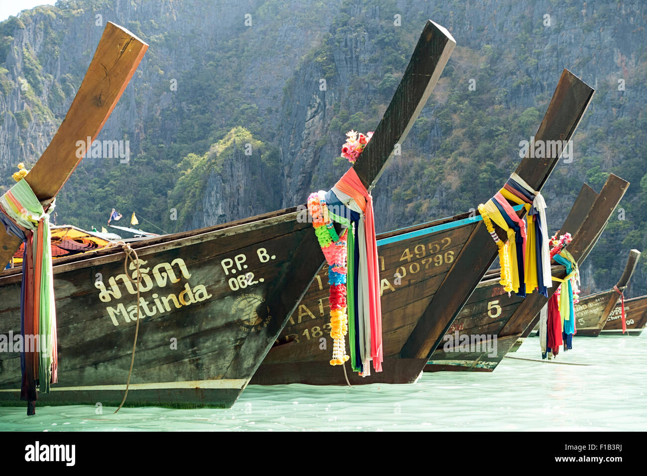 Traditional long boats hi-res stock photography and images - Alamy