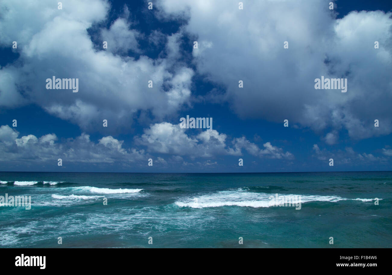 empty ocean with foamy waves natural background Stock Photo - Alamy