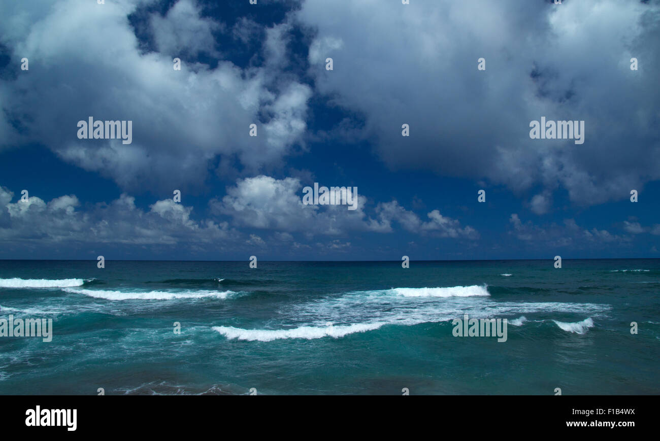 empty ocean with foamy waves natural background Stock Photo - Alamy
