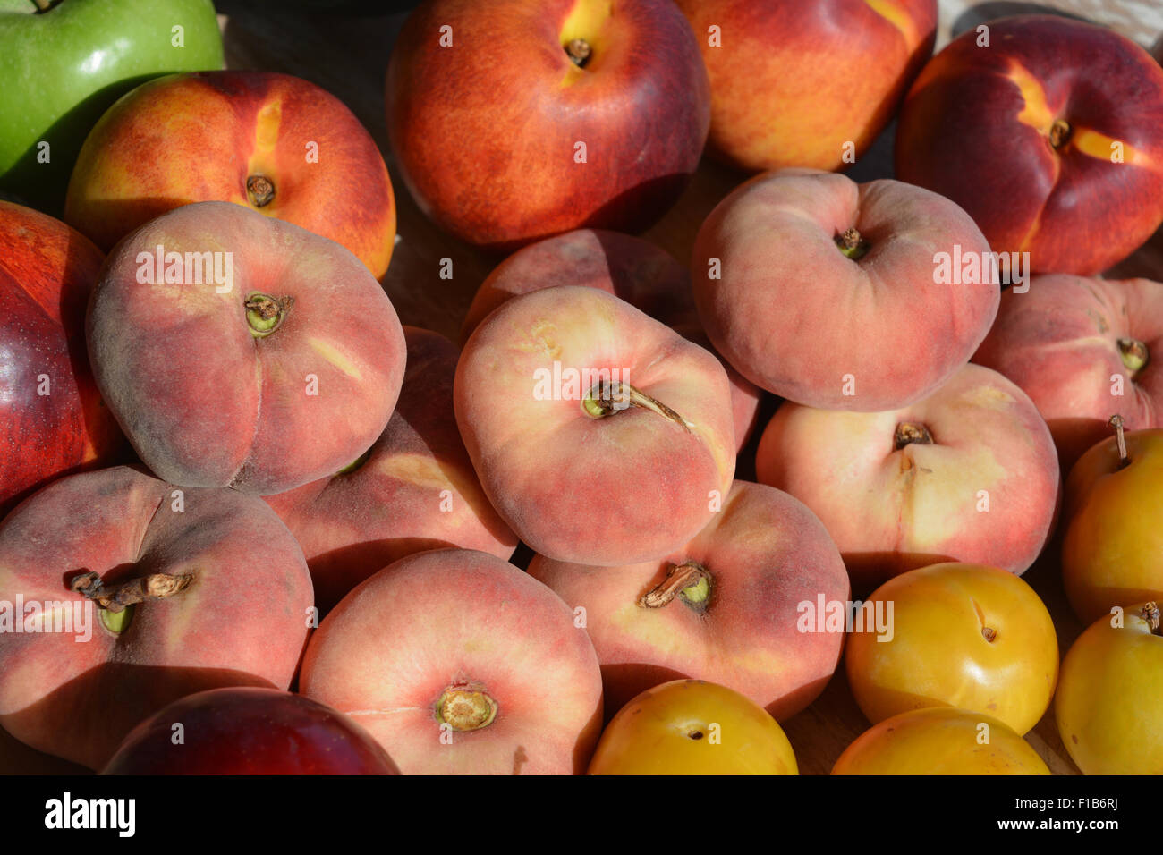 Paraguaya peaches hi-res stock photography and images - Alamy
