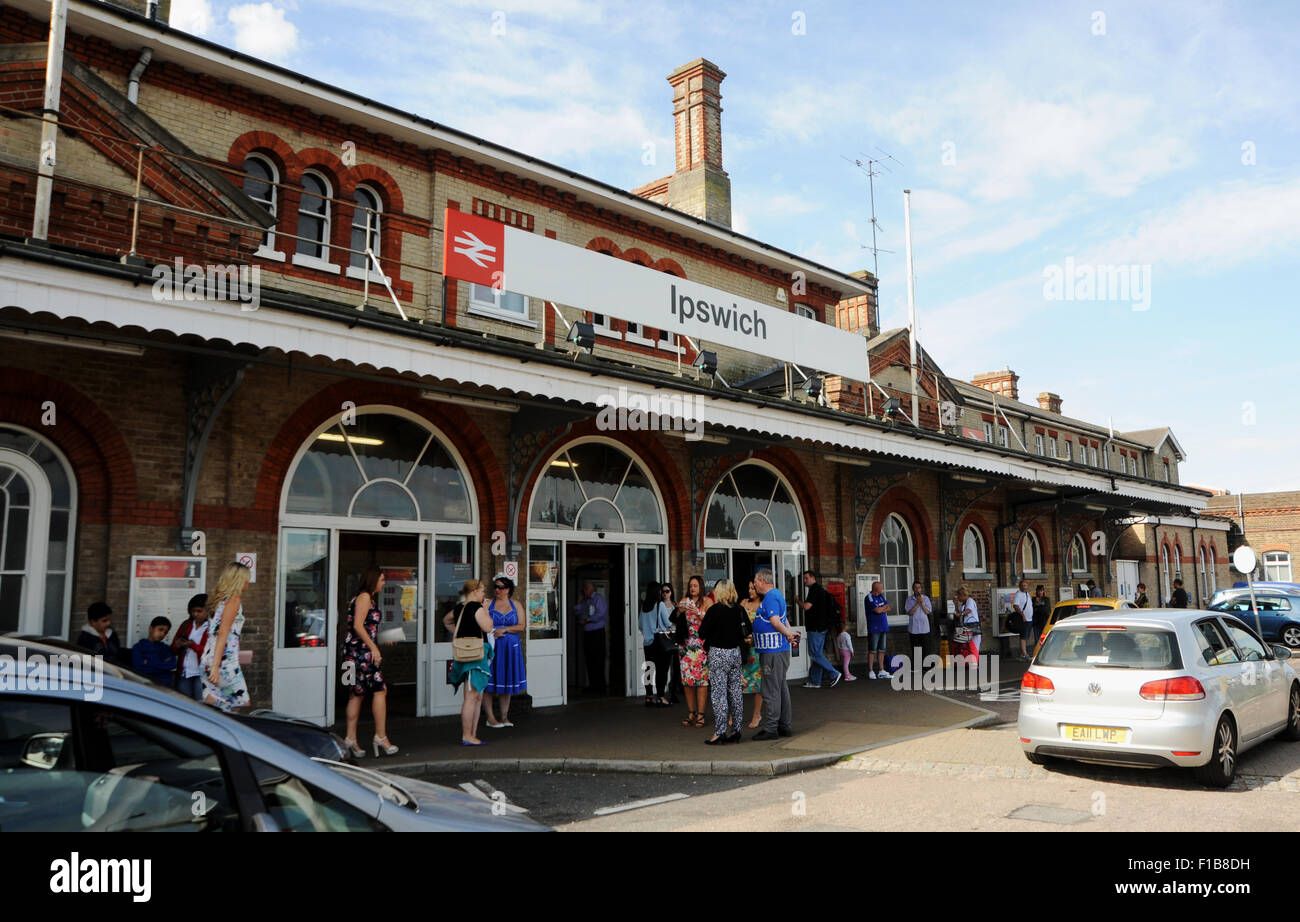 Ipswich Suffolk UK - The Railway station with people and cars waiting ...