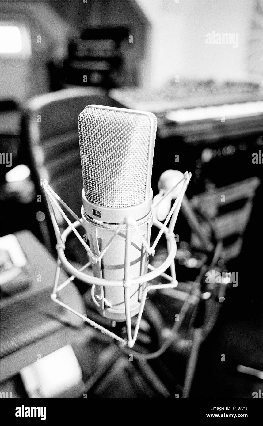 Portrait with microphone Black and White Stock Photos & Images - Alamy