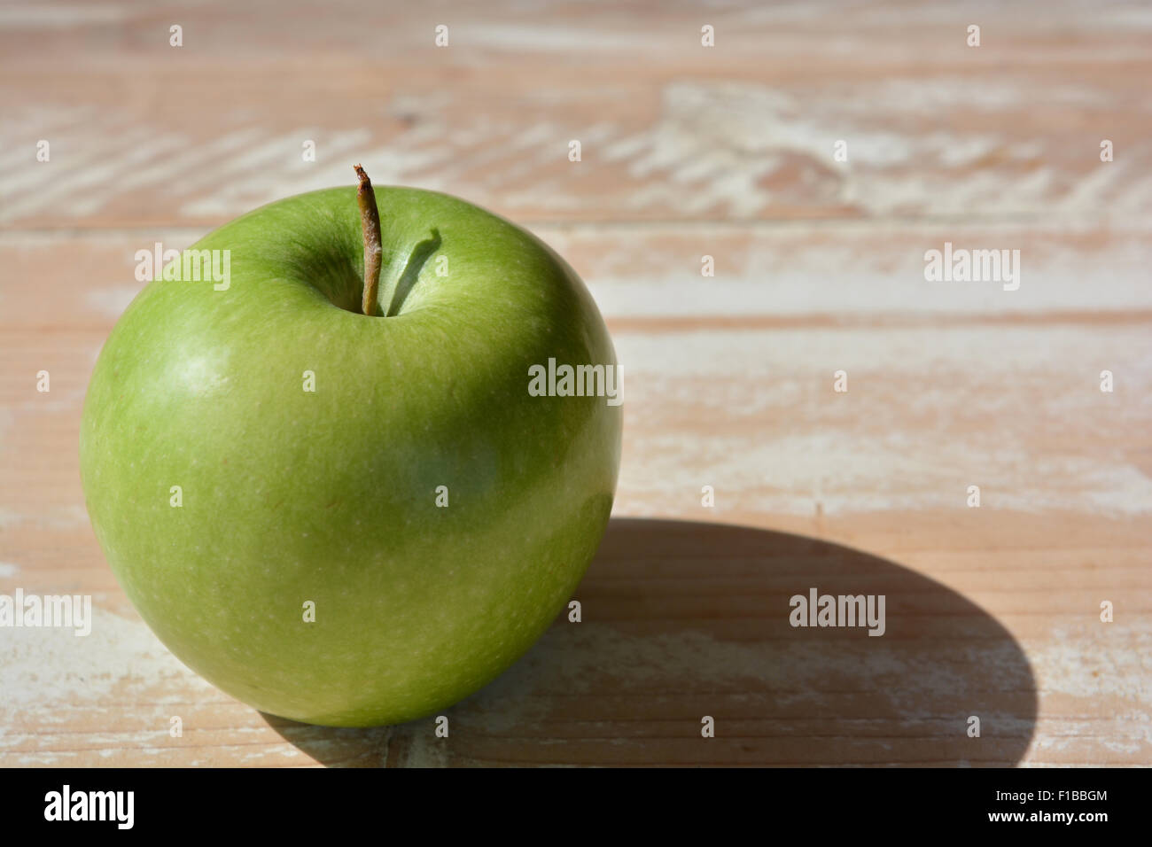 Green apple, Granny Smith, on a wood background Stock Photo - Alamy