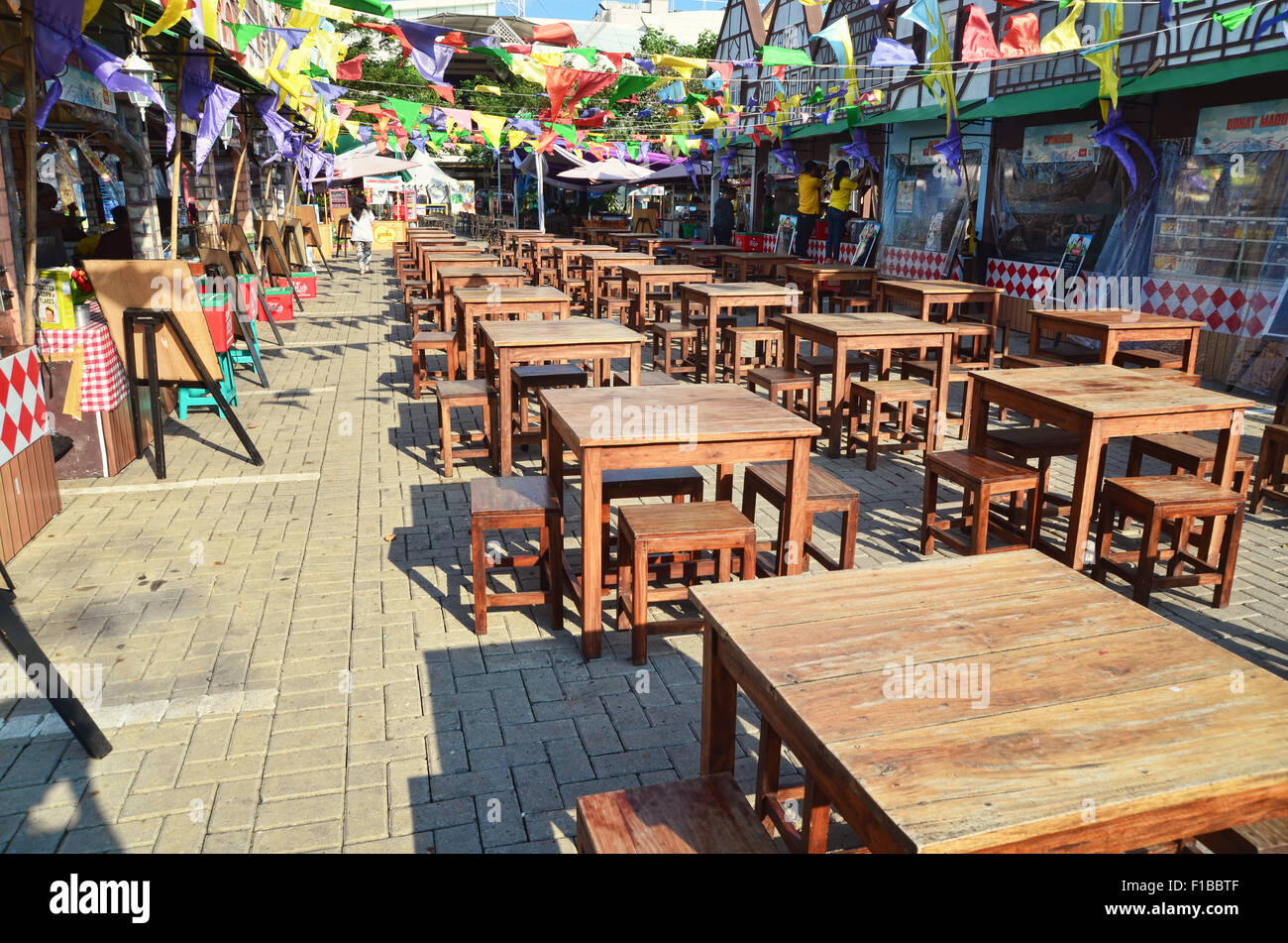 Festival table hi-res stock photography and images - Alamy