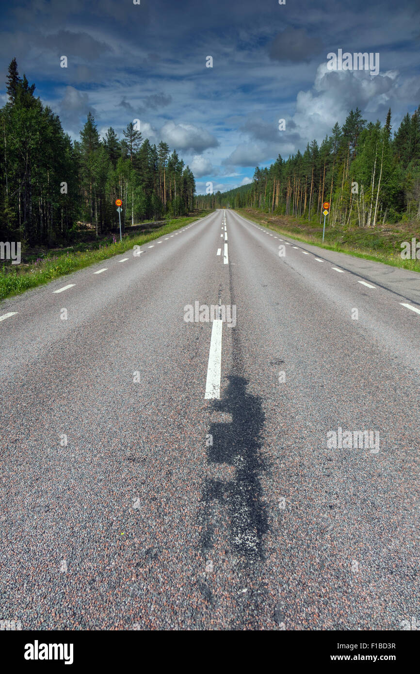 Disappearing road hi-res stock photography and images - Alamy