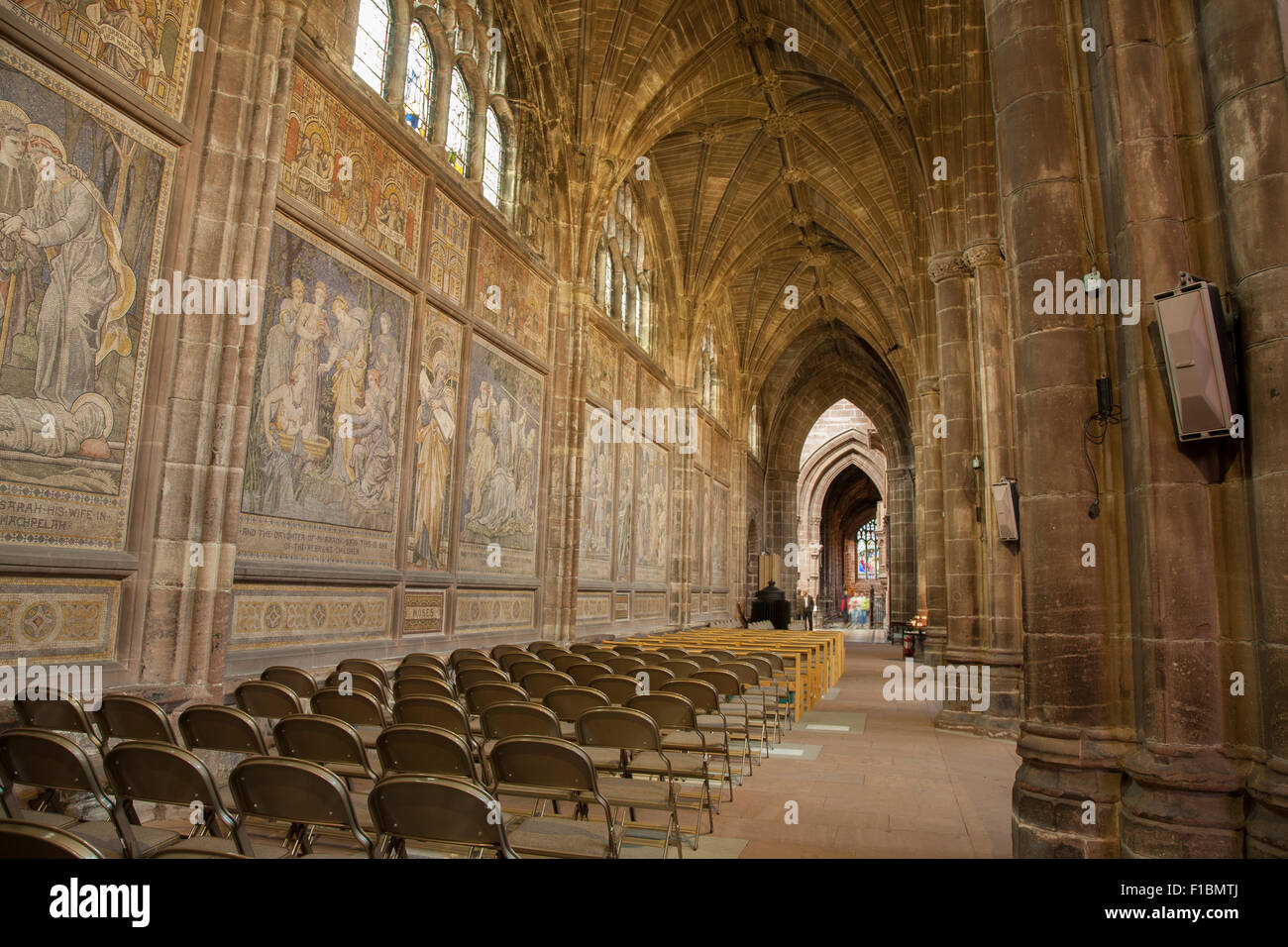 Nave of church hi-res stock photography and images - Alamy