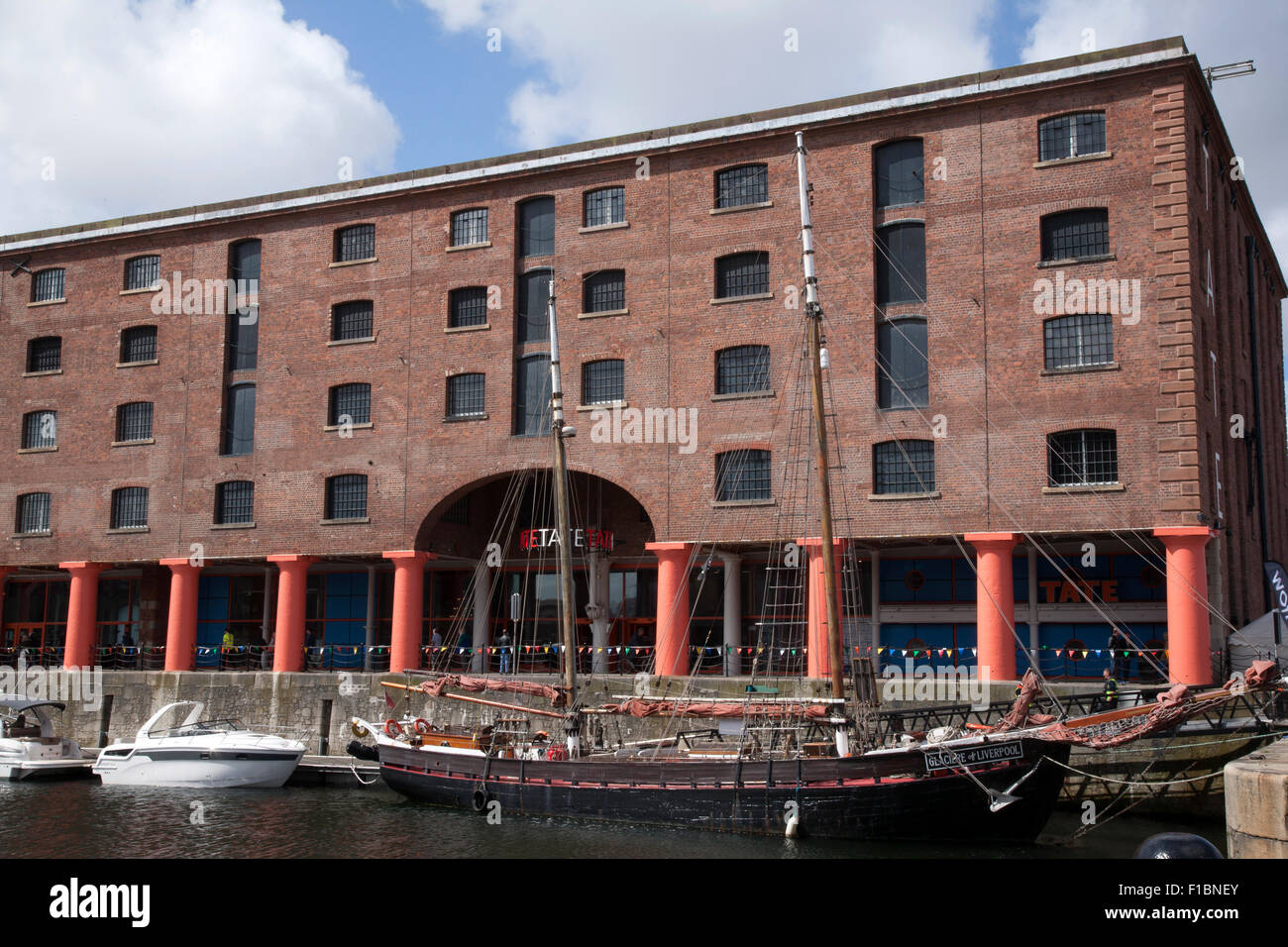 Tate Museum, Albert Docks; Liverpool; England; UK Stock Photo - Alamy