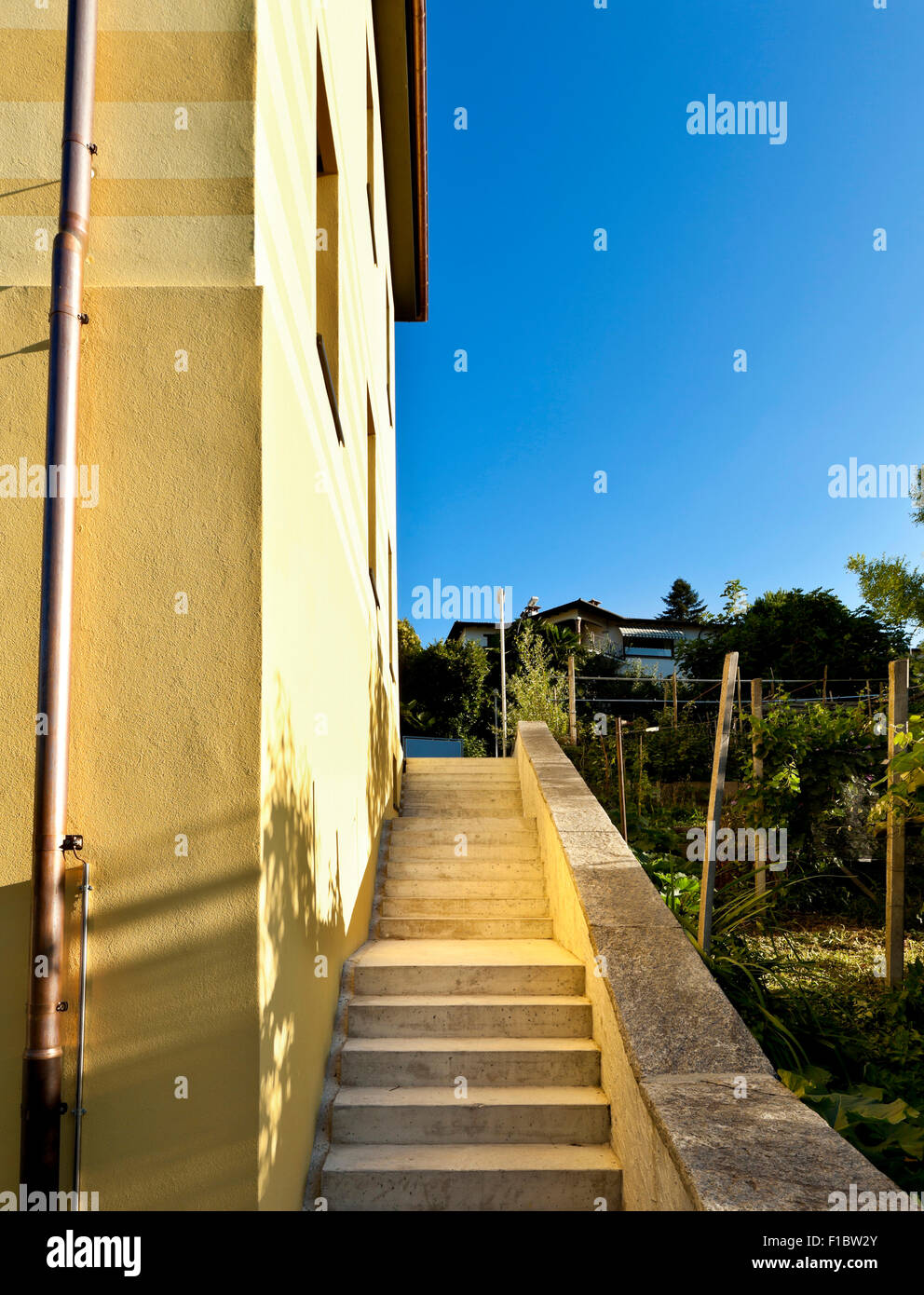 yellow building, view from outside Stock Photo - Alamy