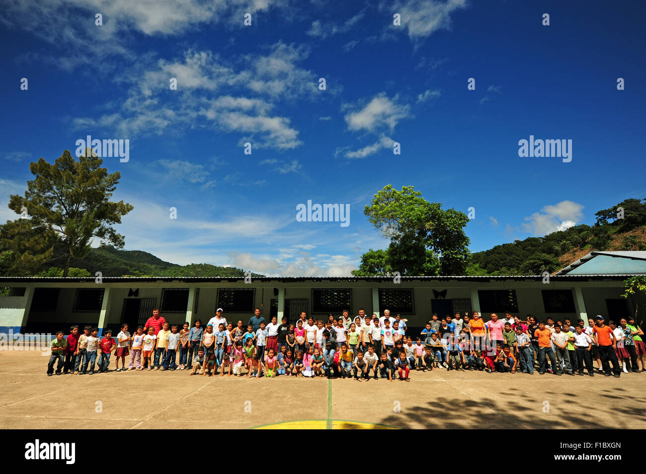 Group picture school hi-res stock photography and images - Alamy