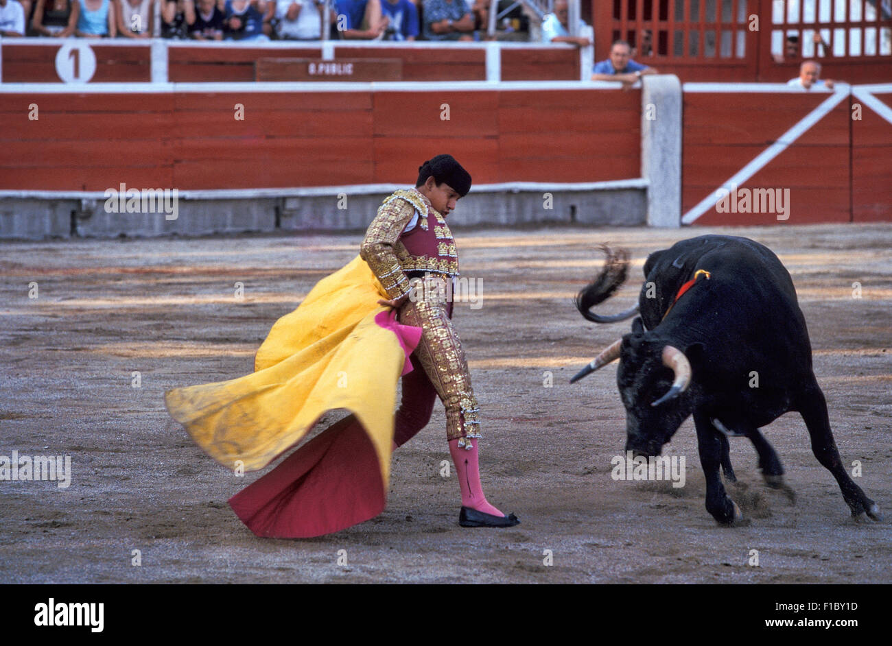 Red rag bull hi-res stock photography and images - Alamy