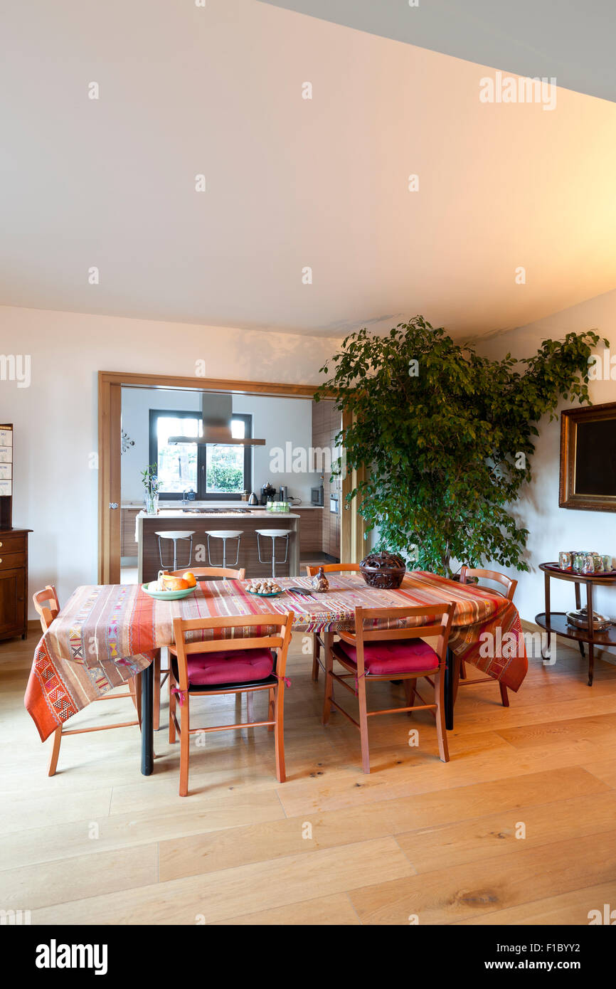 Ding room table hi-res stock photography and images - Alamy