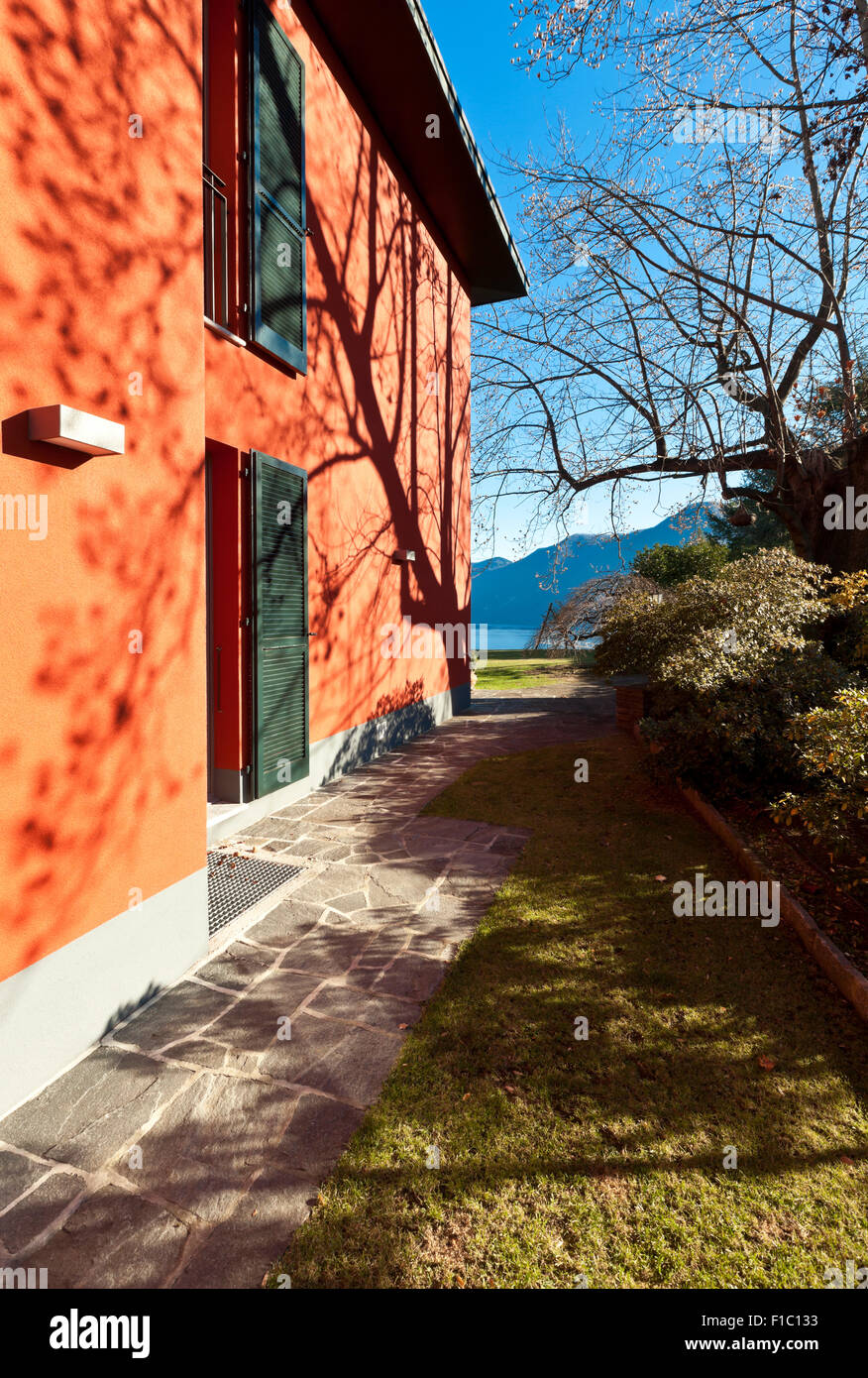 Red facade hi-res stock photography and images - Alamy