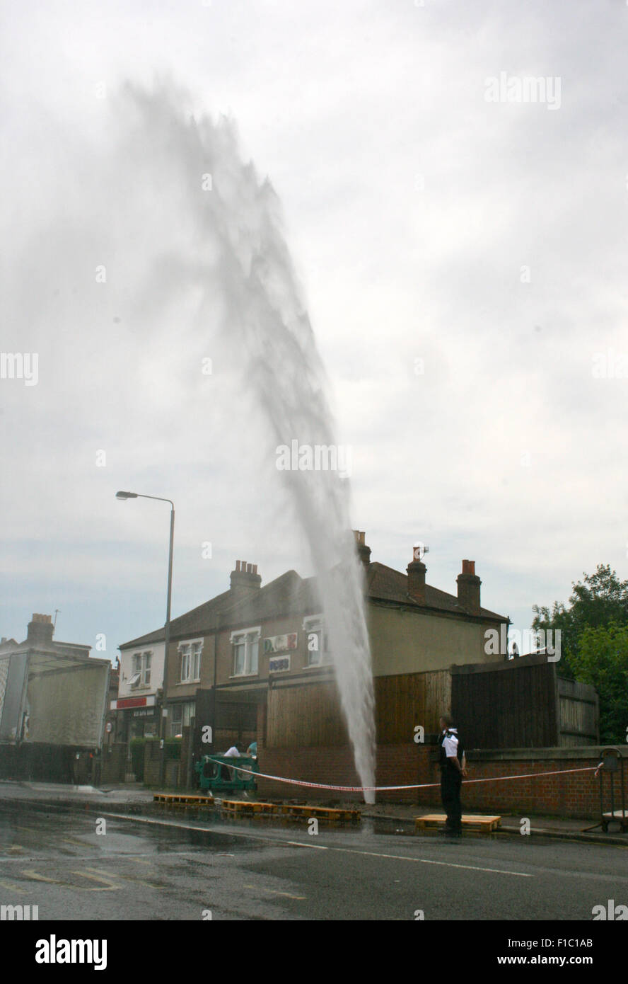 A burst water main sends water 5 stories high in Mitcham Lane, Tooting ...