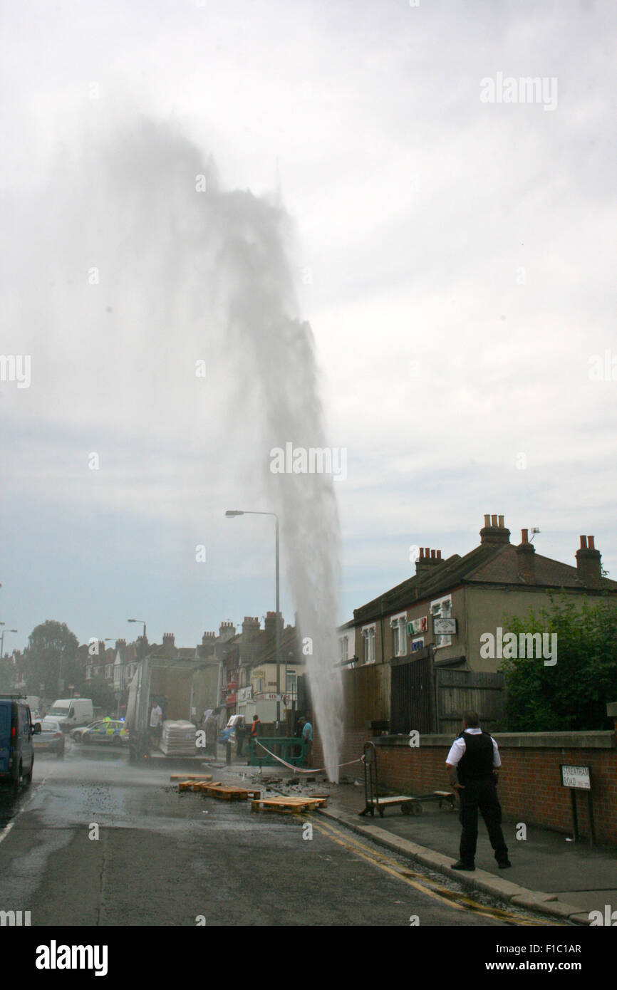 A burst water main sends water 5 stories high in Mitcham Lane, Tooting ...