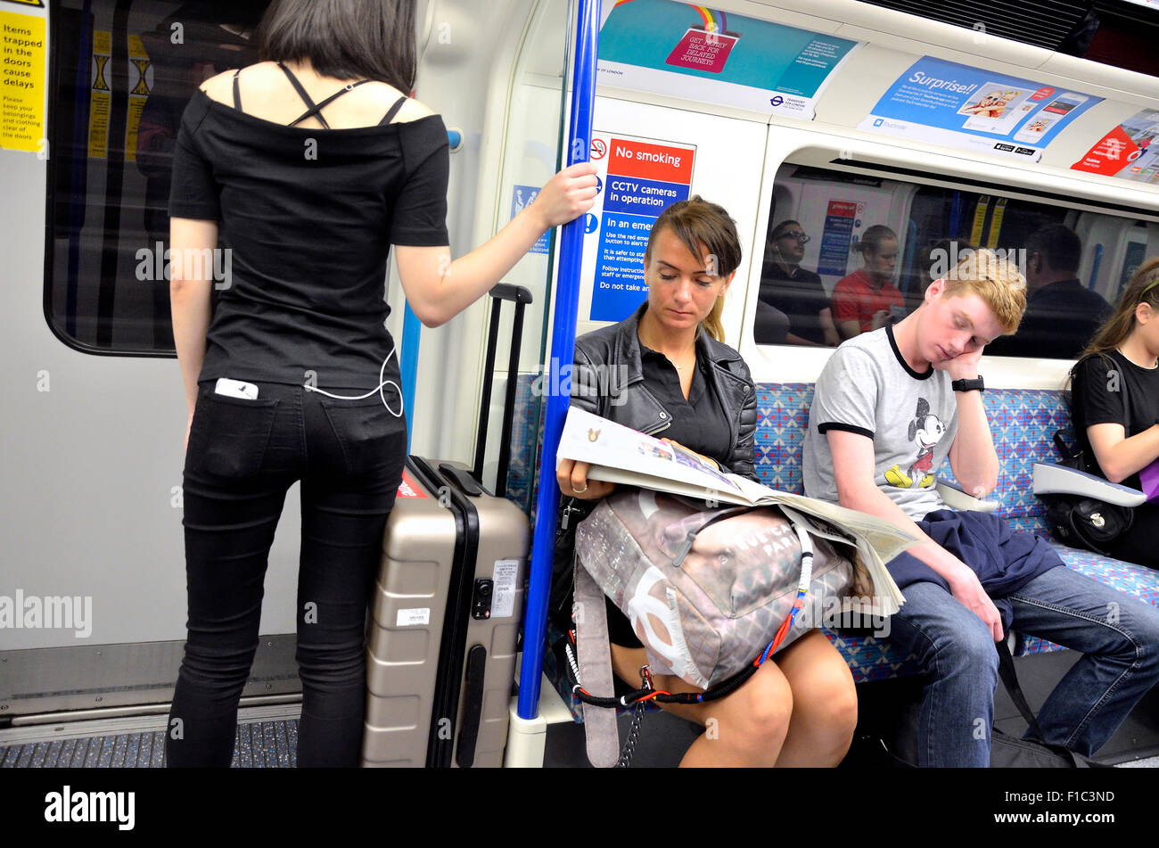 London underground tube train hi-res stock photography and images - Alamy