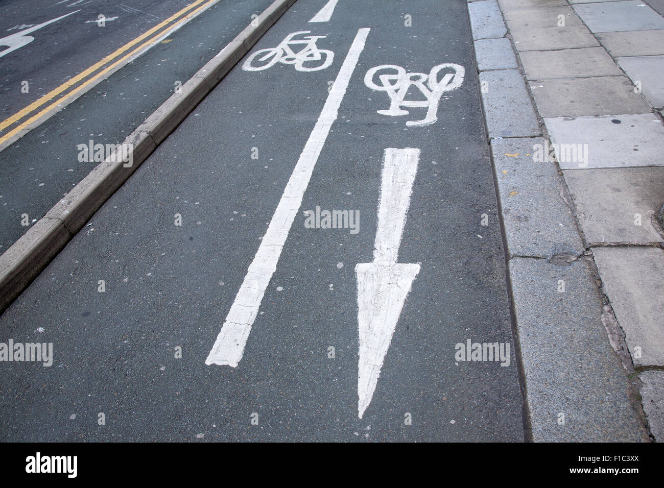 Cycle Lane in Urban Setting Stock Photo - Alamy
