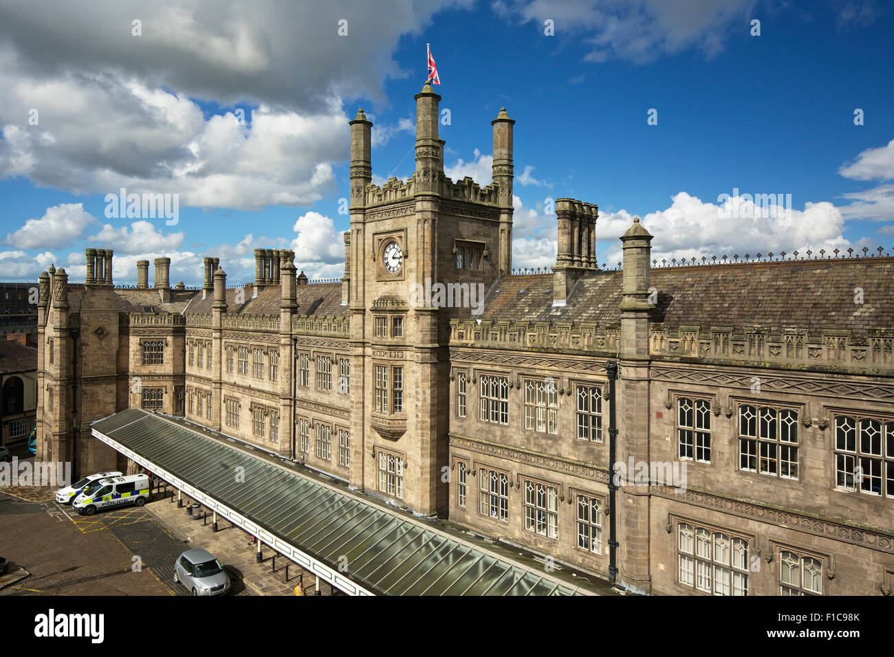 Shrewsbury railway station hi-res stock photography and images - Alamy