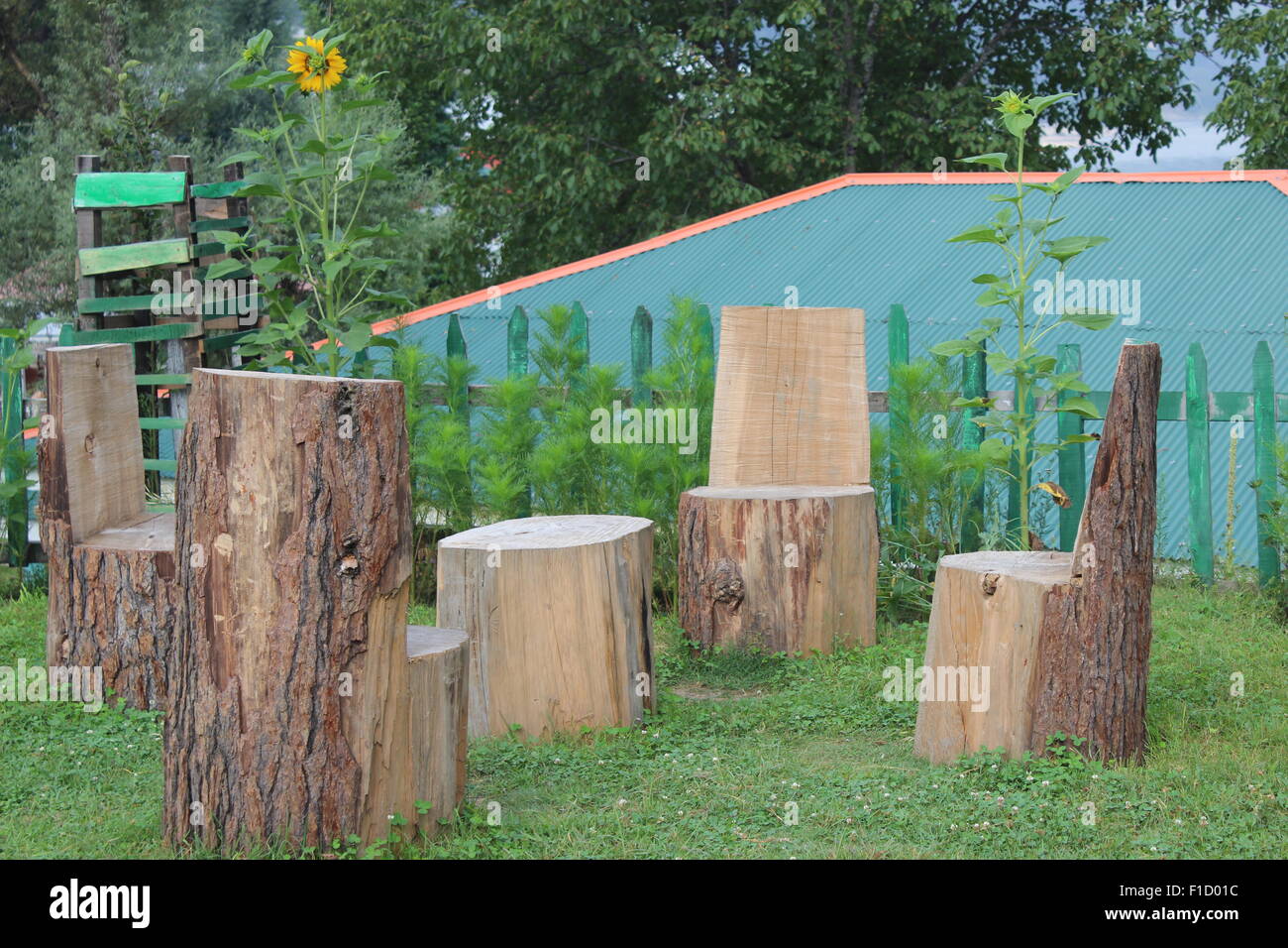 Rustic garden furniture hi-res stock photography and images - Alamy