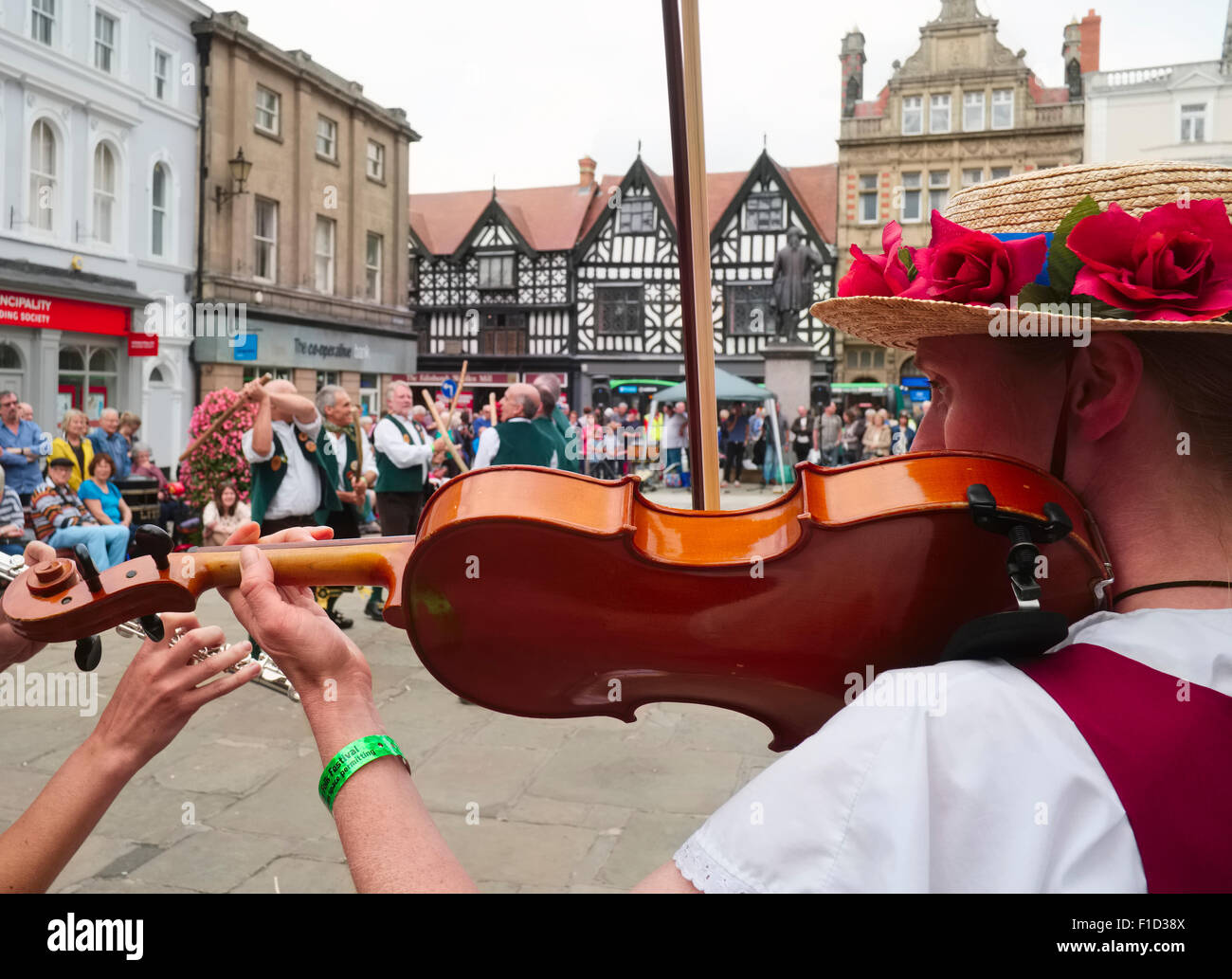 Morris dance musicians hi-res stock photography and images - Alamy