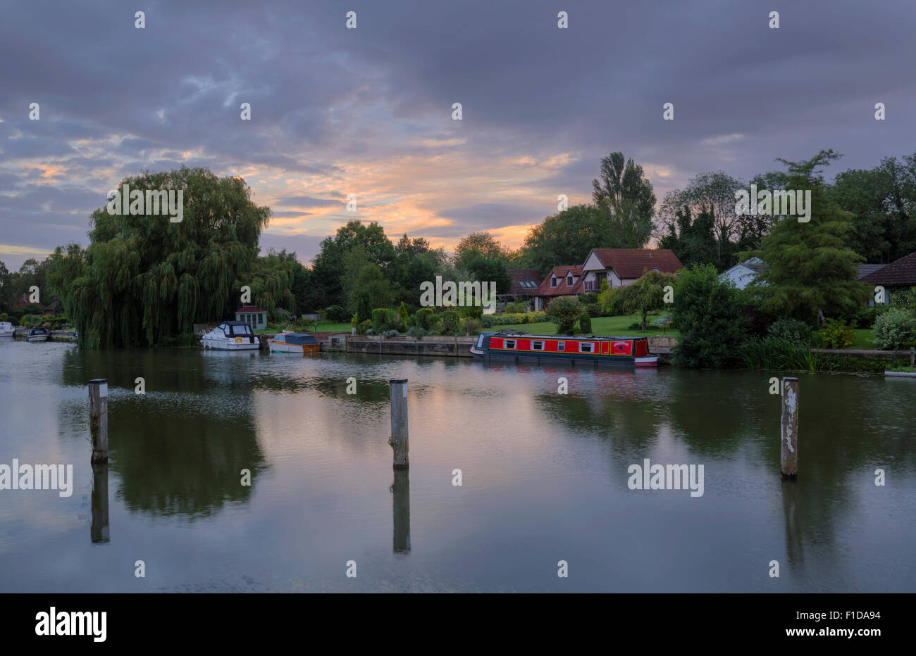 Benson on the River Thames at sunrise Stock Photo - Alamy