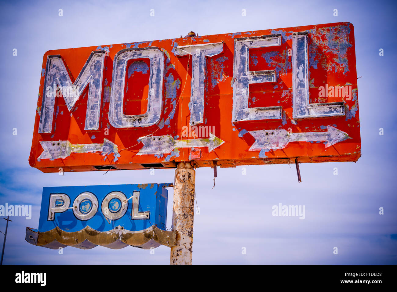 Vintage motel sign hi-res stock photography and images - Alamy