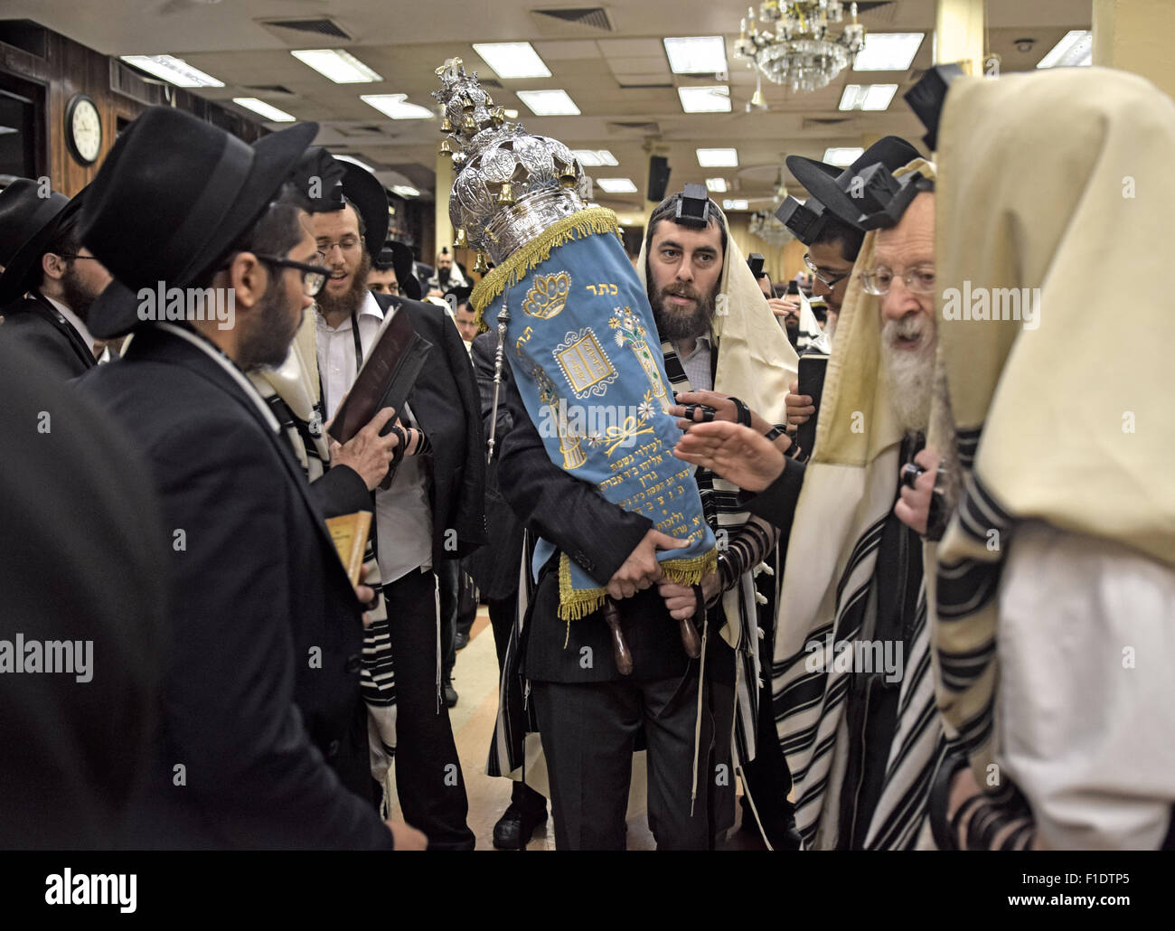 Synagogue torah ark hi-res stock photography and images - Alamy
