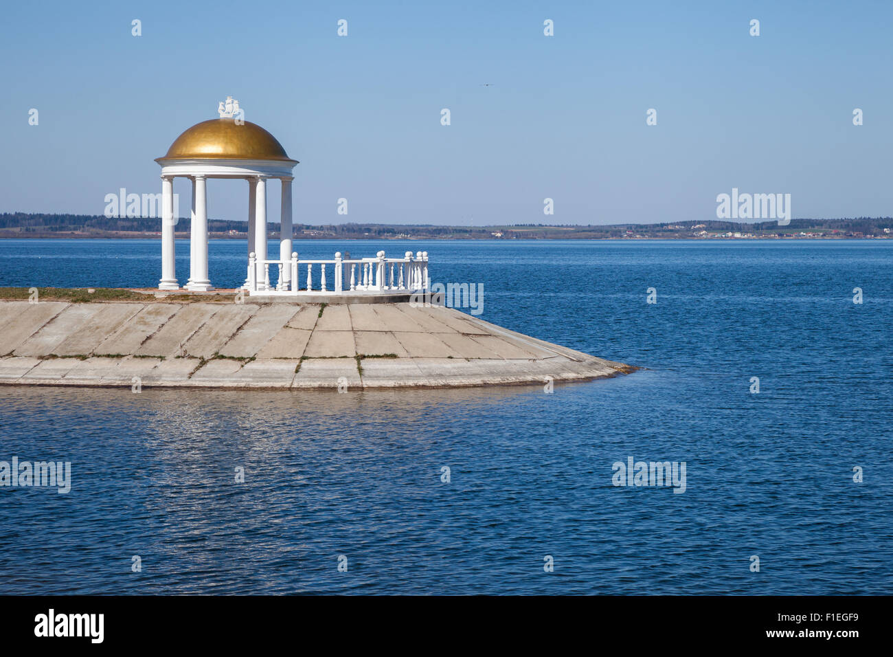 Open shore structure hi-res stock photography and images - Alamy
