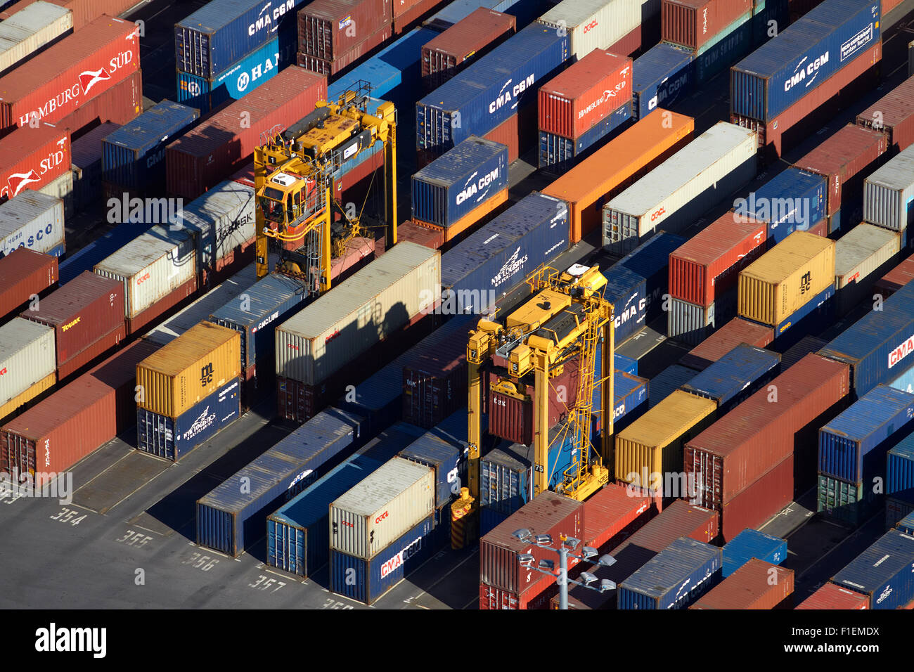 Straddle cranes and containers at Ports of Auckland, Auckland, North ...