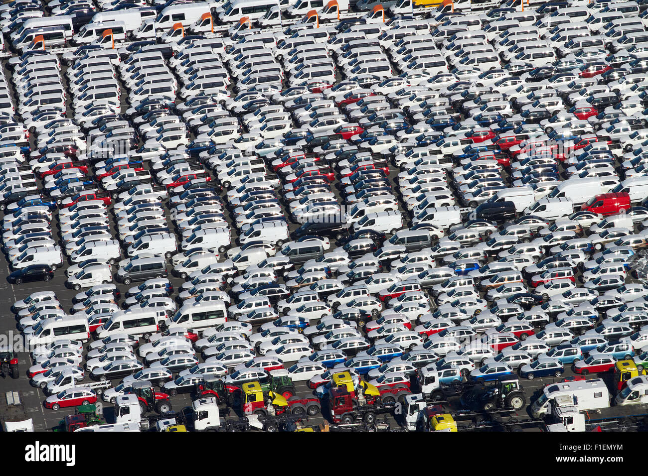 Aerial view new imported cars hi-res stock photography and images - Alamy