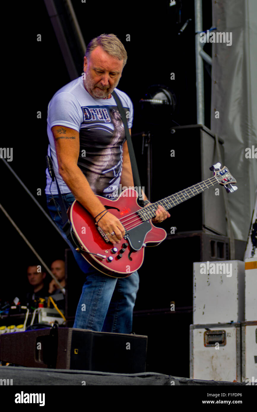 Peter hook victorious hi-res stock photography and images - Alamy