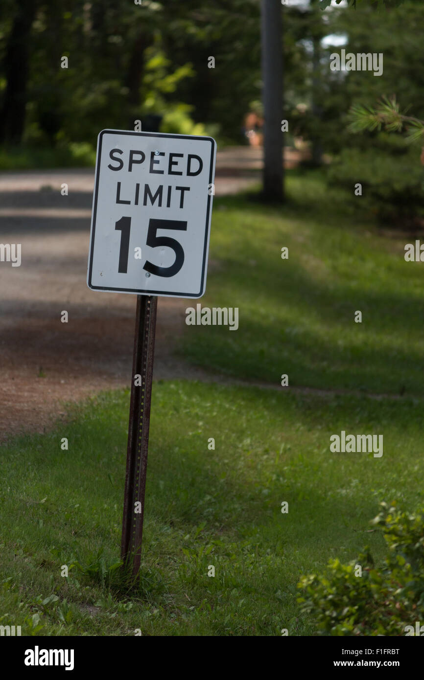 15 mph sign hi-res stock photography and images - Alamy