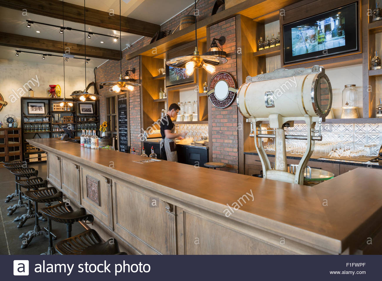 Bartender behind bar hi-res stock photography and images - Alamy