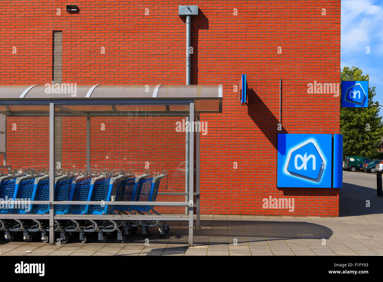 Wall mart shop hi-res stock photography and images - Alamy