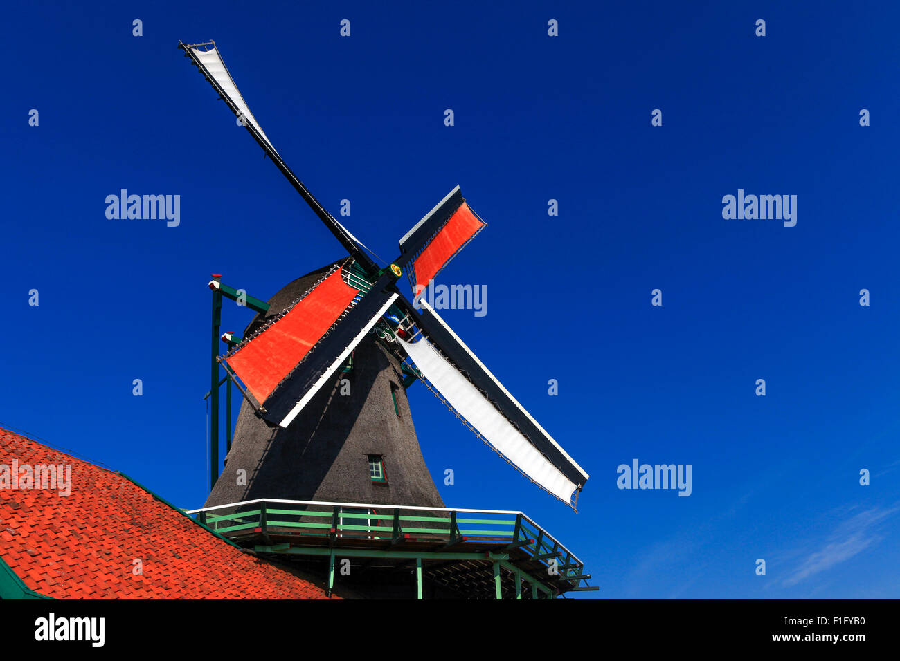 Classic Dutch windmill at Zaanse Schans Stock Photo - Alamy