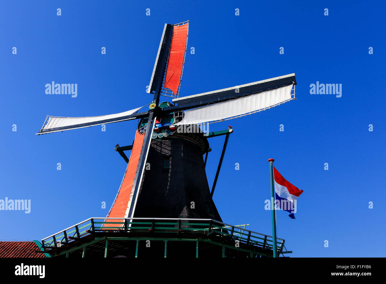 Classic Dutch windmill at Zaanse Schans Stock Photo - Alamy