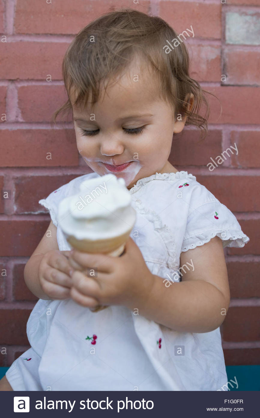 Messy ice cream cone hi-res stock photography and images - Alamy