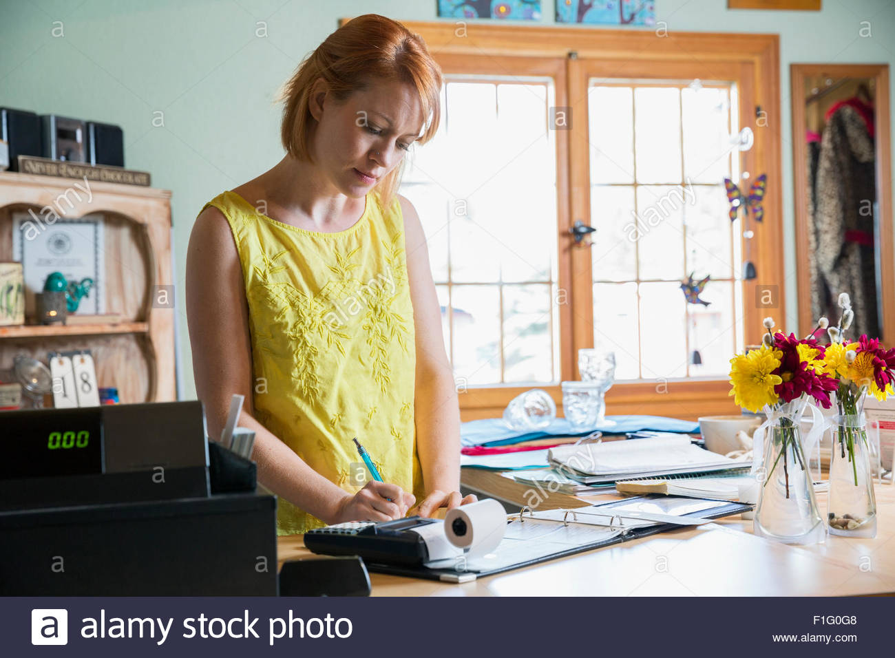 Paying at the counter hi-res stock photography and images - Alamy