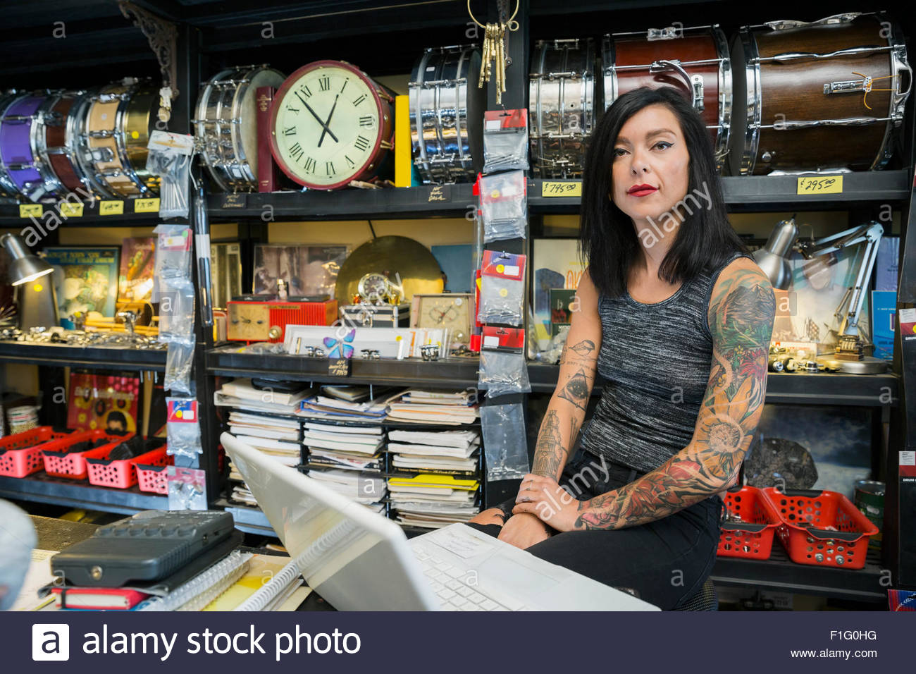 Young woman behind shop counter hi-res stock photography and images - Alamy
