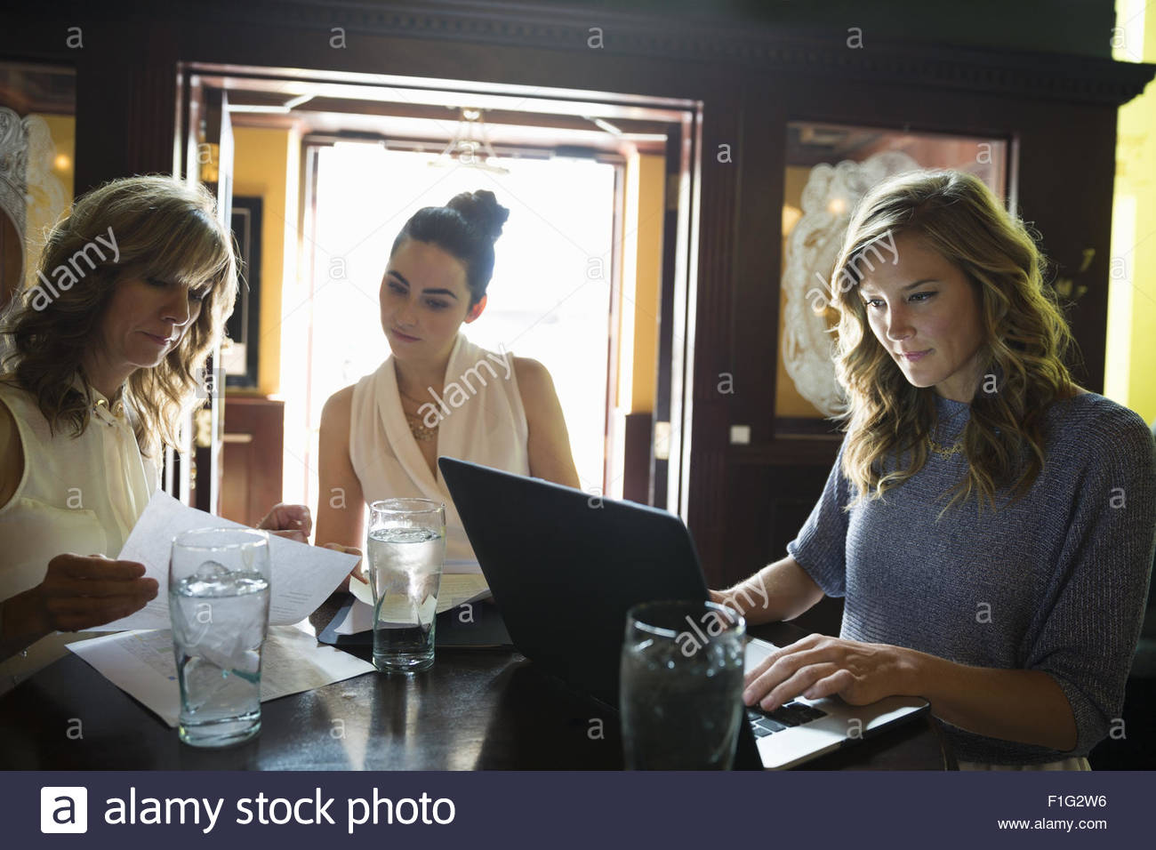 Pub Working High Resolution Stock Photography and Images - Alamy