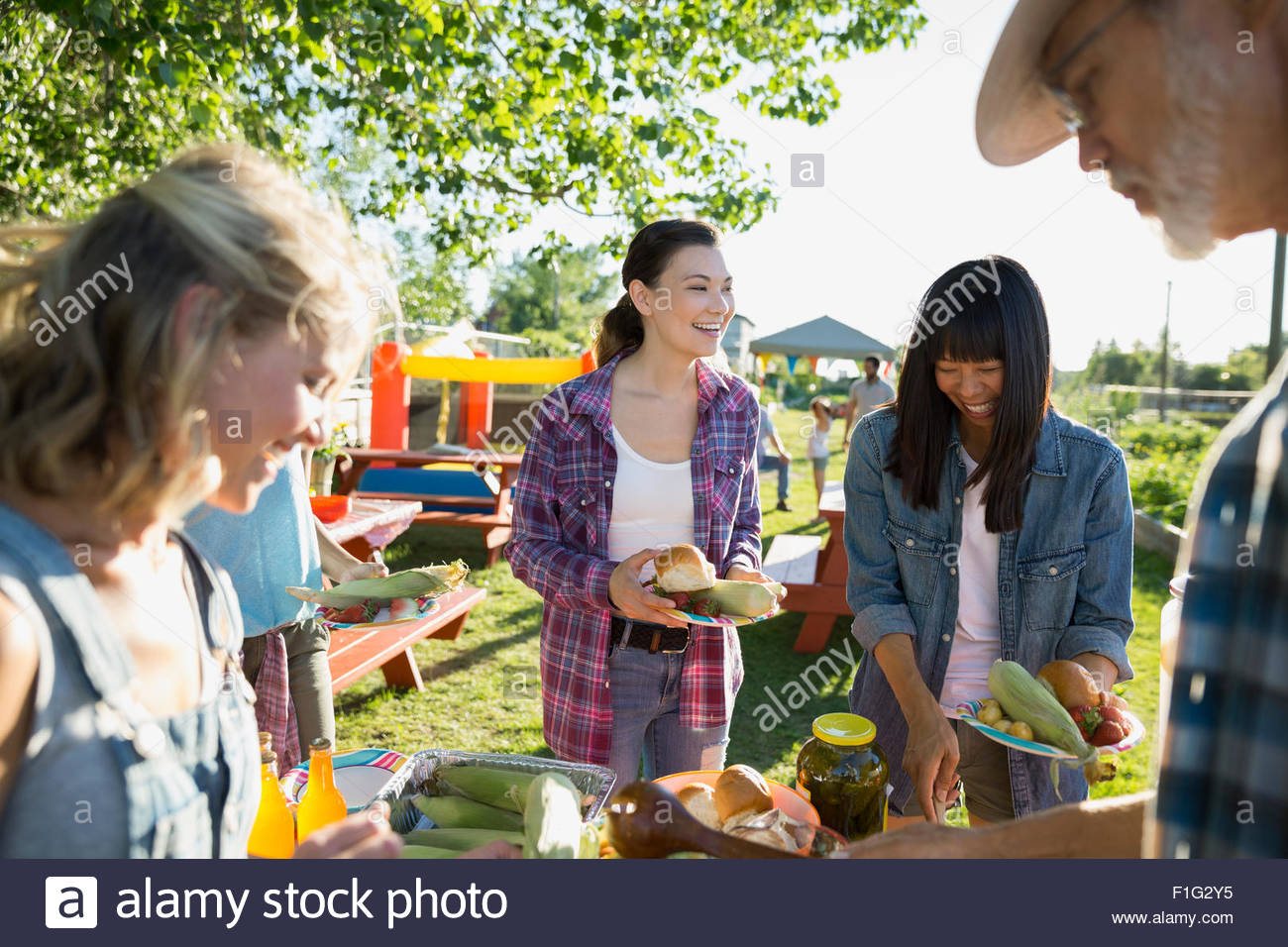 Multi ethnic food neighbors hi-res stock photography and images - Alamy