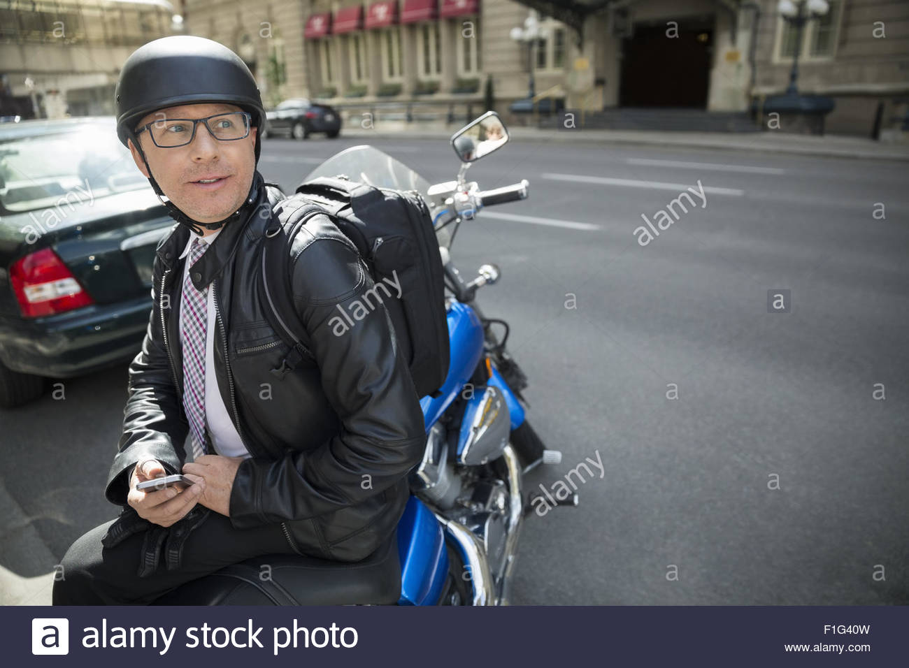 Men commuting hi-res stock photography and images - Alamy