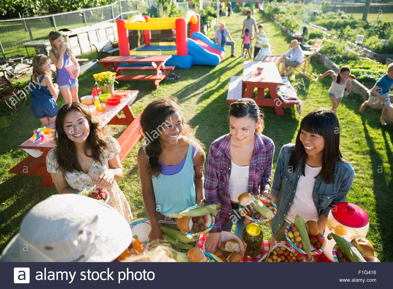 Group of people neighborhood barbecue hi-res stock photography and ...