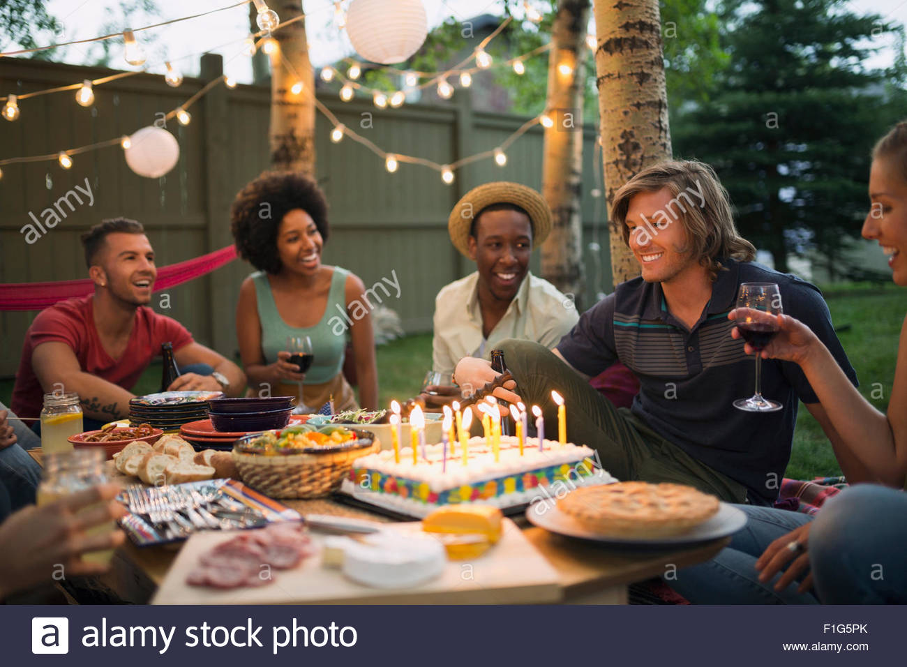 Woman making food backyard hi-res stock photography and images - Alamy
